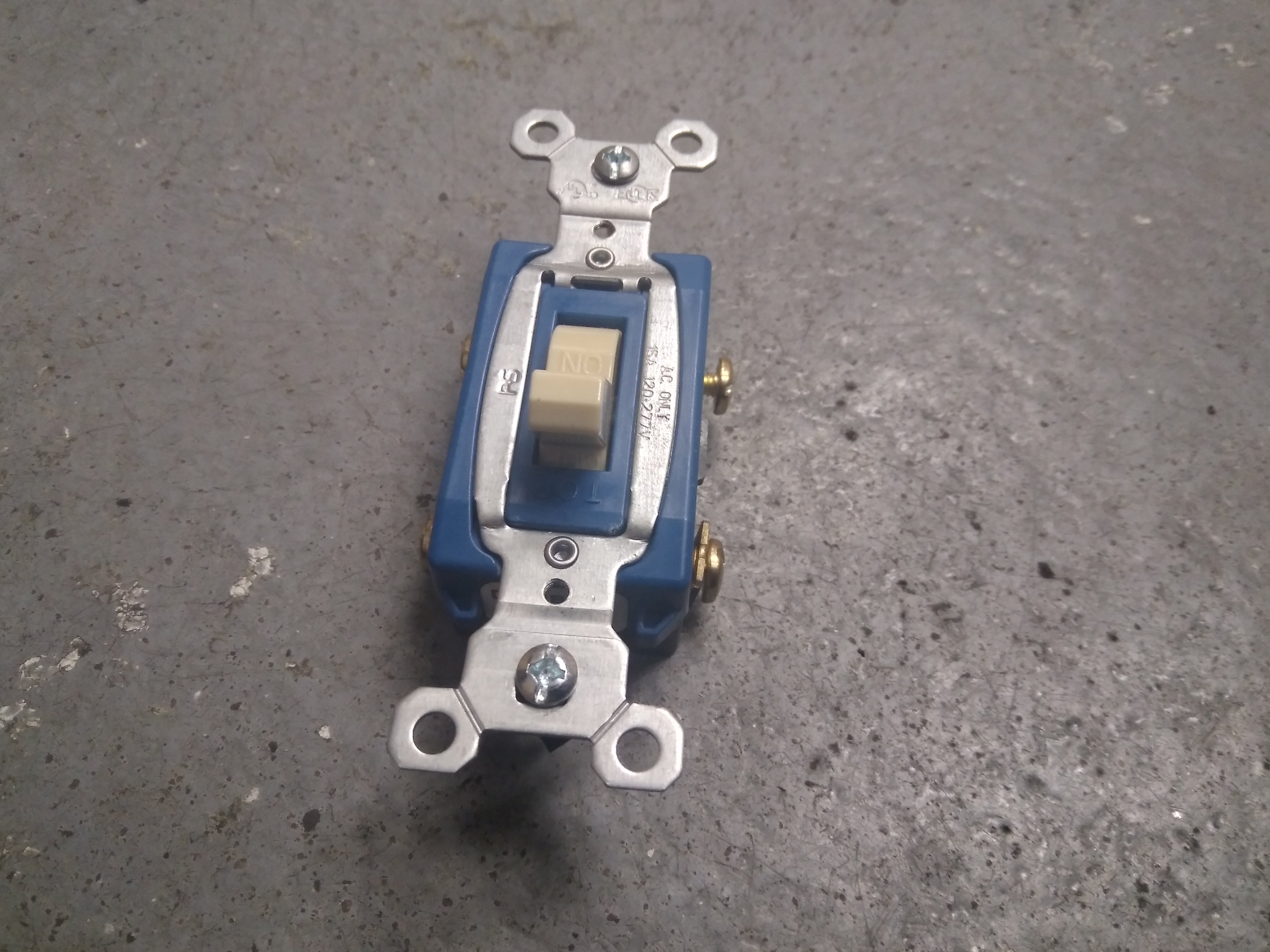 15 AMP DISCONNECT SWITCH – Surplus City Liquidators