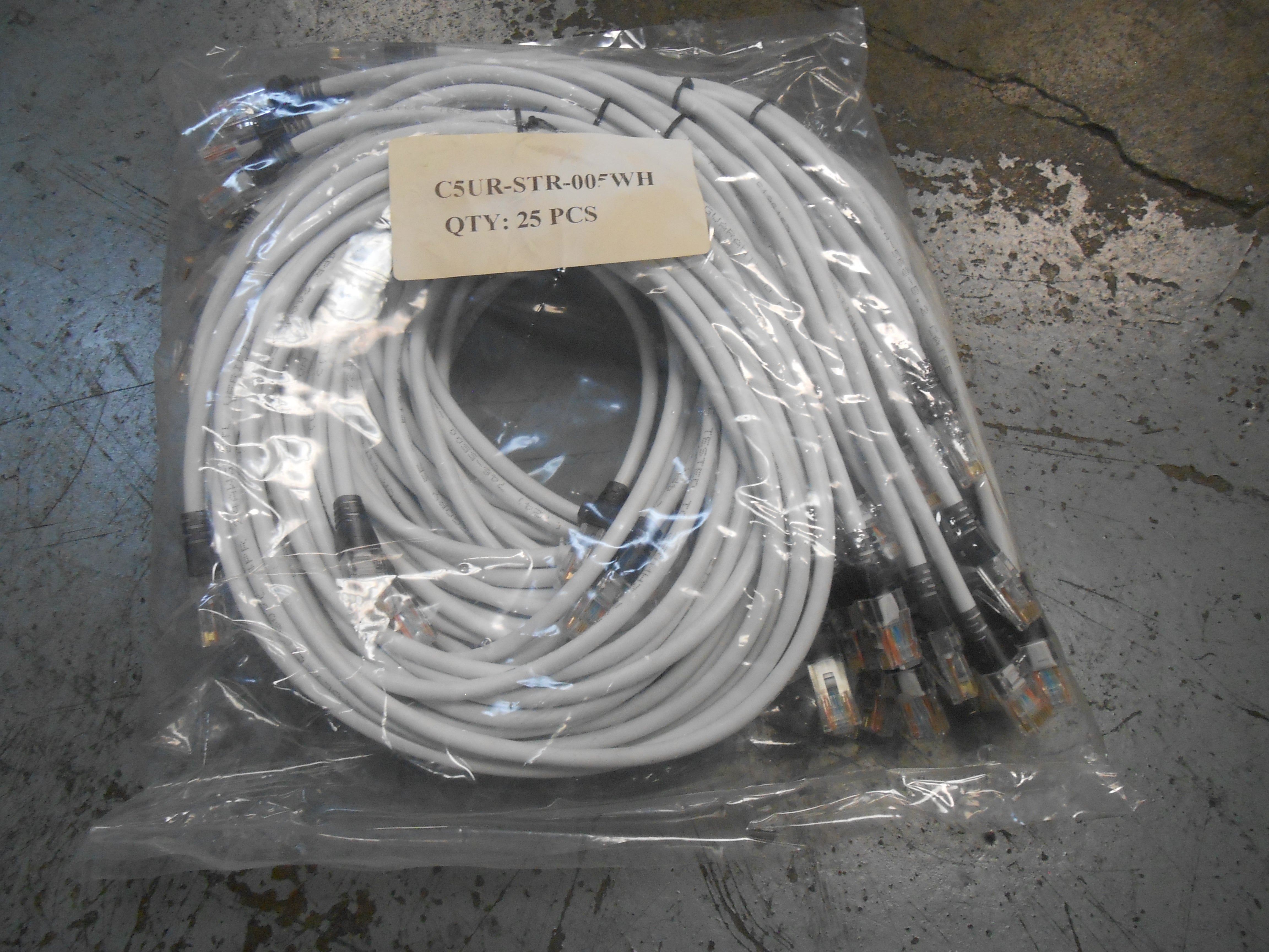 CAT5 KEY LOCKING PATCH CABLE, 5FT, WHITE, 25 PER PACK – Surplus City ...