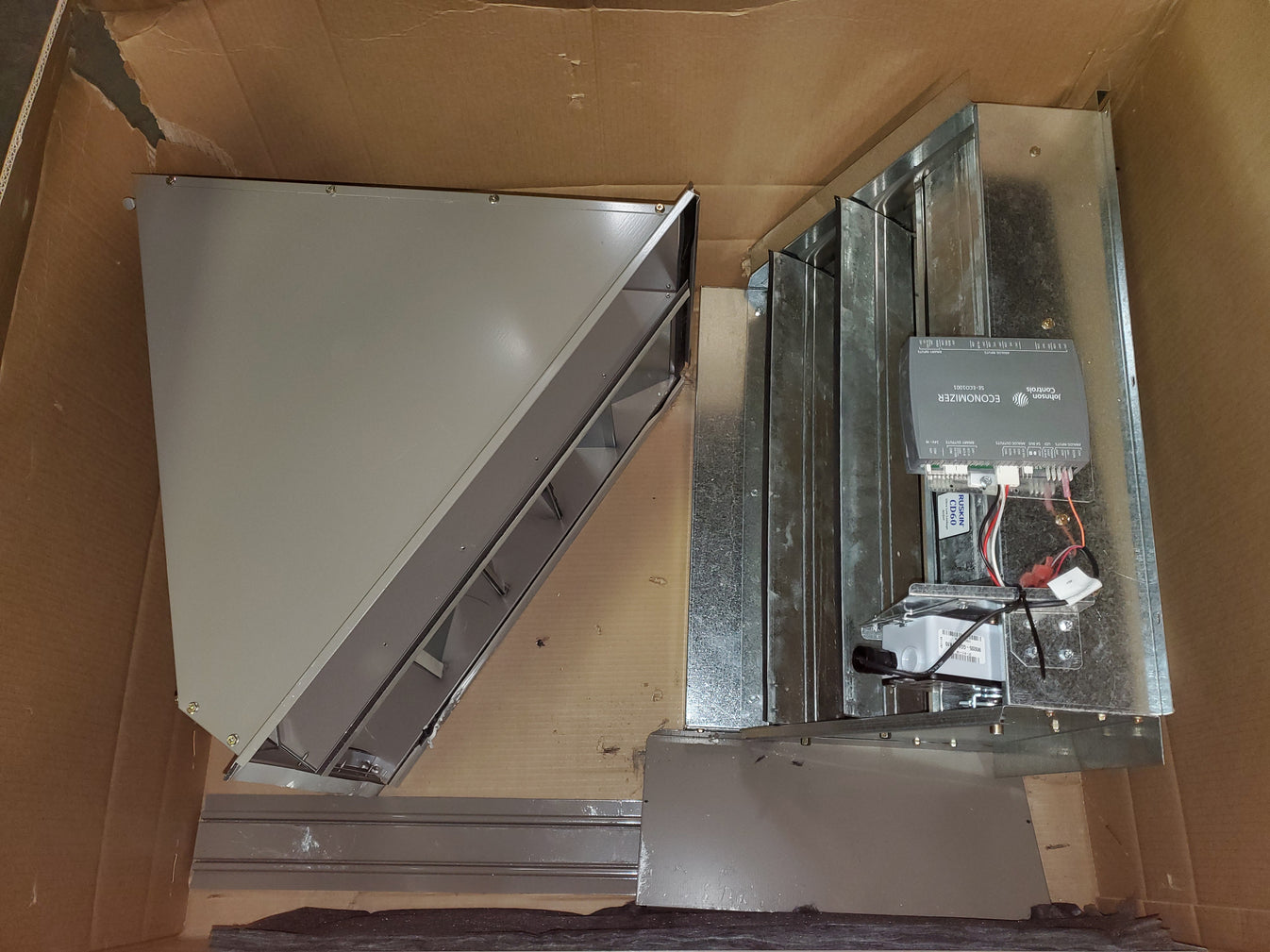 HORIZONTAL DISCHARGE ECONOMIZER WITH SELECTABLE DRY BULB SENSOR FOR PR ...