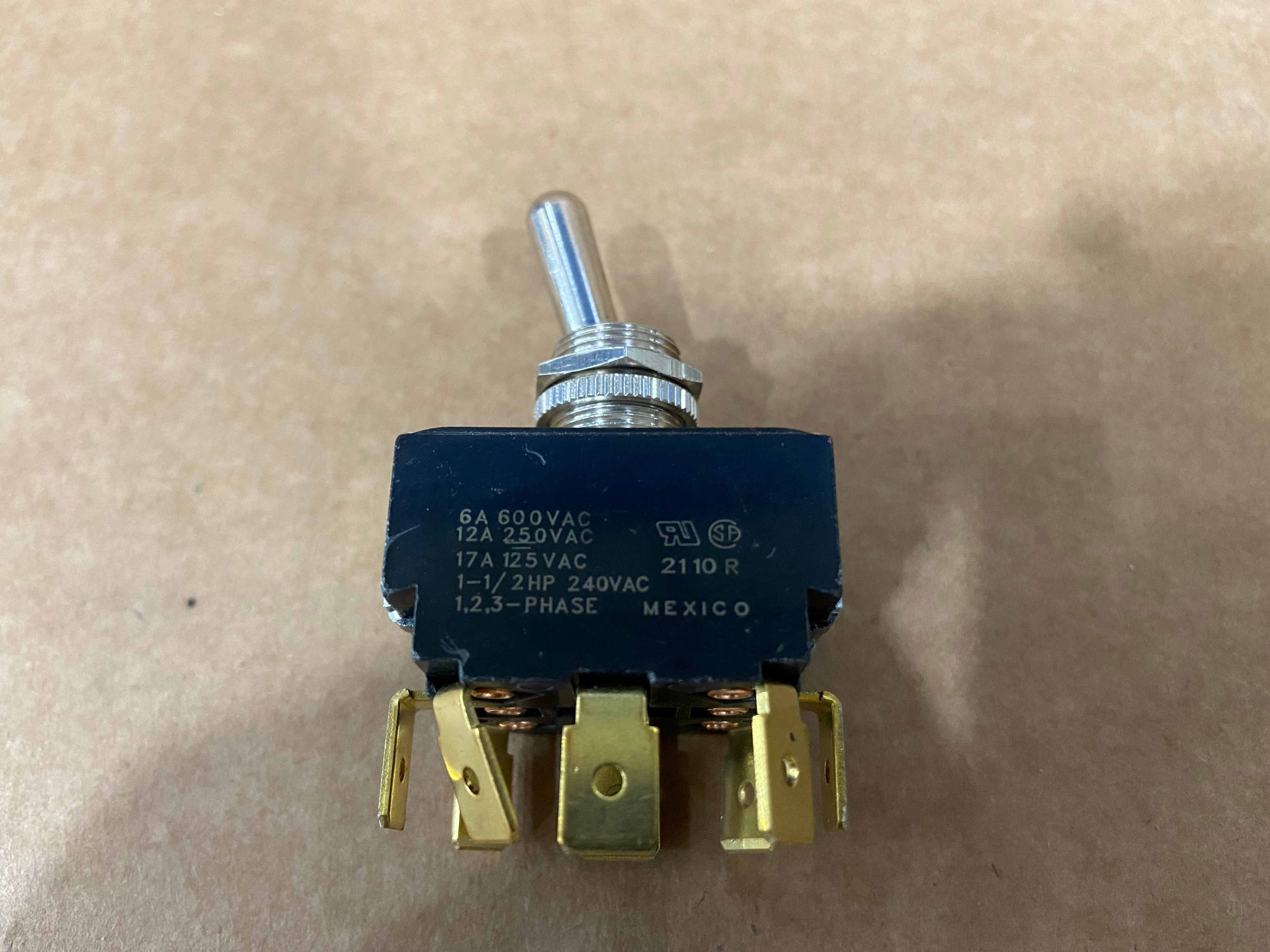 TOGGLE SWITCH 2PDT 17A 277 VAC .25 QC TERM – Surplus City