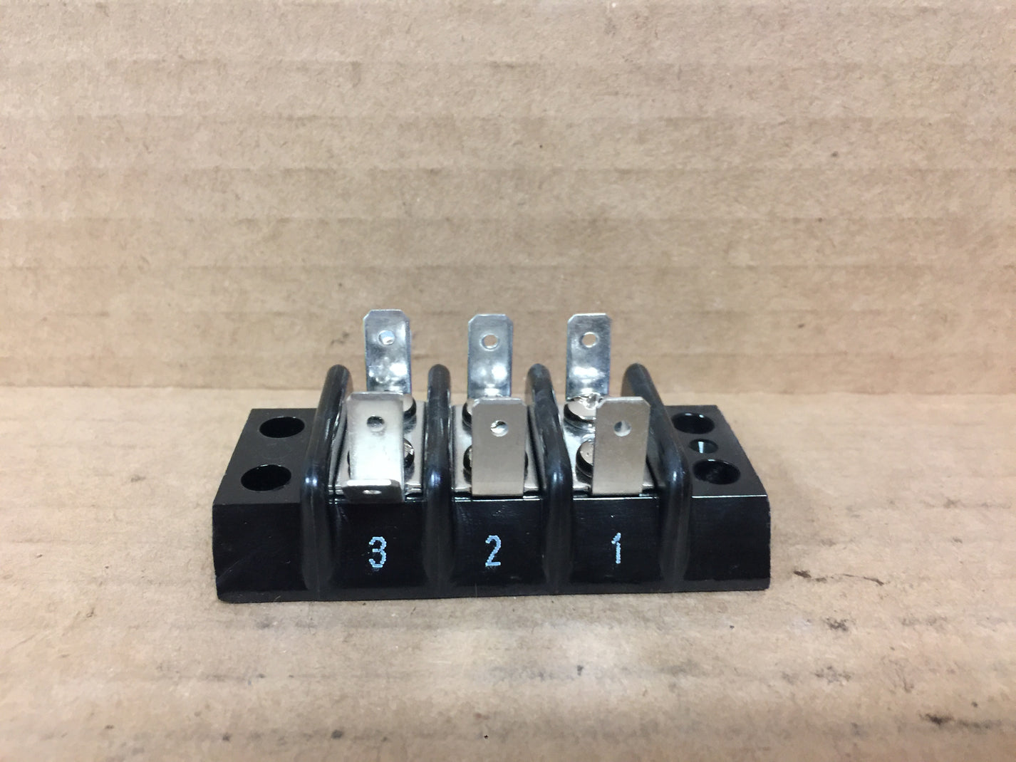 BLOCK; 3 POLE TERMINAL BLOCK-CRANKCASE HEATERS – Surplus City Liquidators